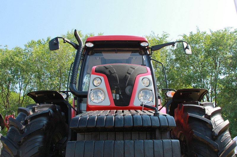 Magyarországra is megérkezett az új, 100 lóerős Pronar traktor (+KÉPEK ...